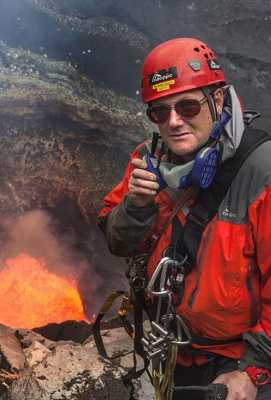 Geoff Mackley: sin miedo al peligro (Series): La tormenta perfecta S01 ...