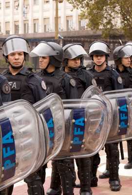 Policías en acción | Programación de TV en Colombia | mi.tv