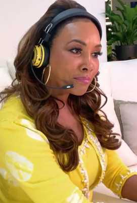 Celebrity Call Center (Series): El turno del aspirante a luchador S01 ...