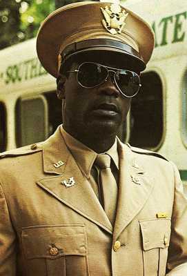 Historia de un soldado (Película) | Programación de TV en México | mi.tv